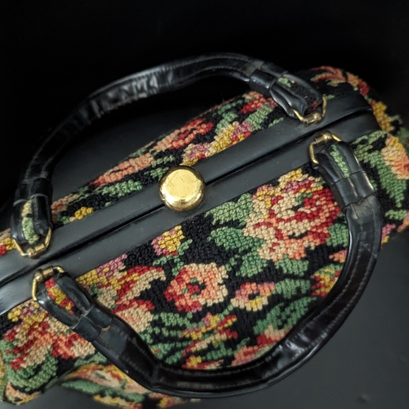 Bags | Vintage Large Kiss Lock Handbag | Poshmark